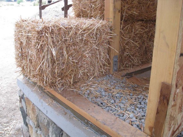 the first bales - Simple Construct